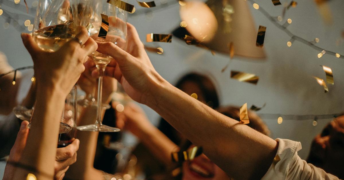 Zum Fest anstossen – mit Schweiz im Glas